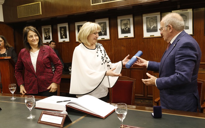 Designan Profesora Emérita a la Dra. Nilda María Flawiá | Medios UNT