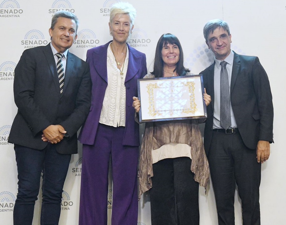 El Senado de la Nación distinguió a la Dra. Mónica Tirado por sus ...