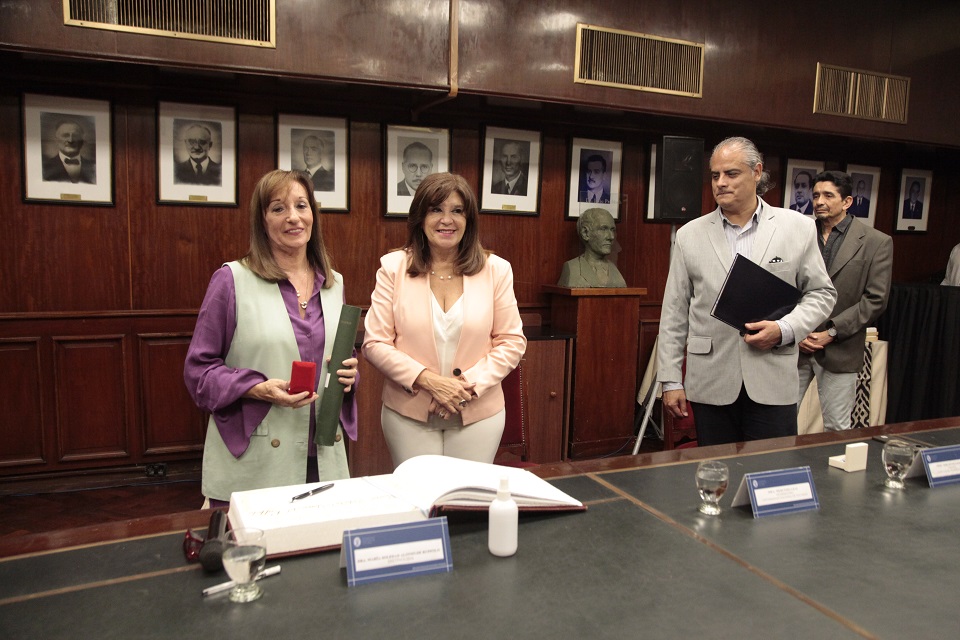 La Dra. María Soledad Alonso de Rúffolo fue distinguida como Profesora ...