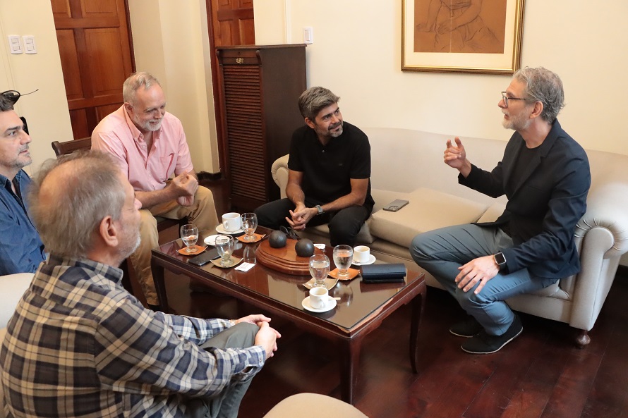 El arquitecto Aníbal Bellomio visitó la UNT y se reunió con el rector ...