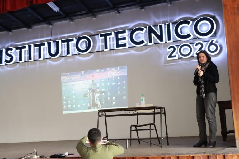 Reflexionaron sobre memoria, exilio y literatura con estudiantes ...